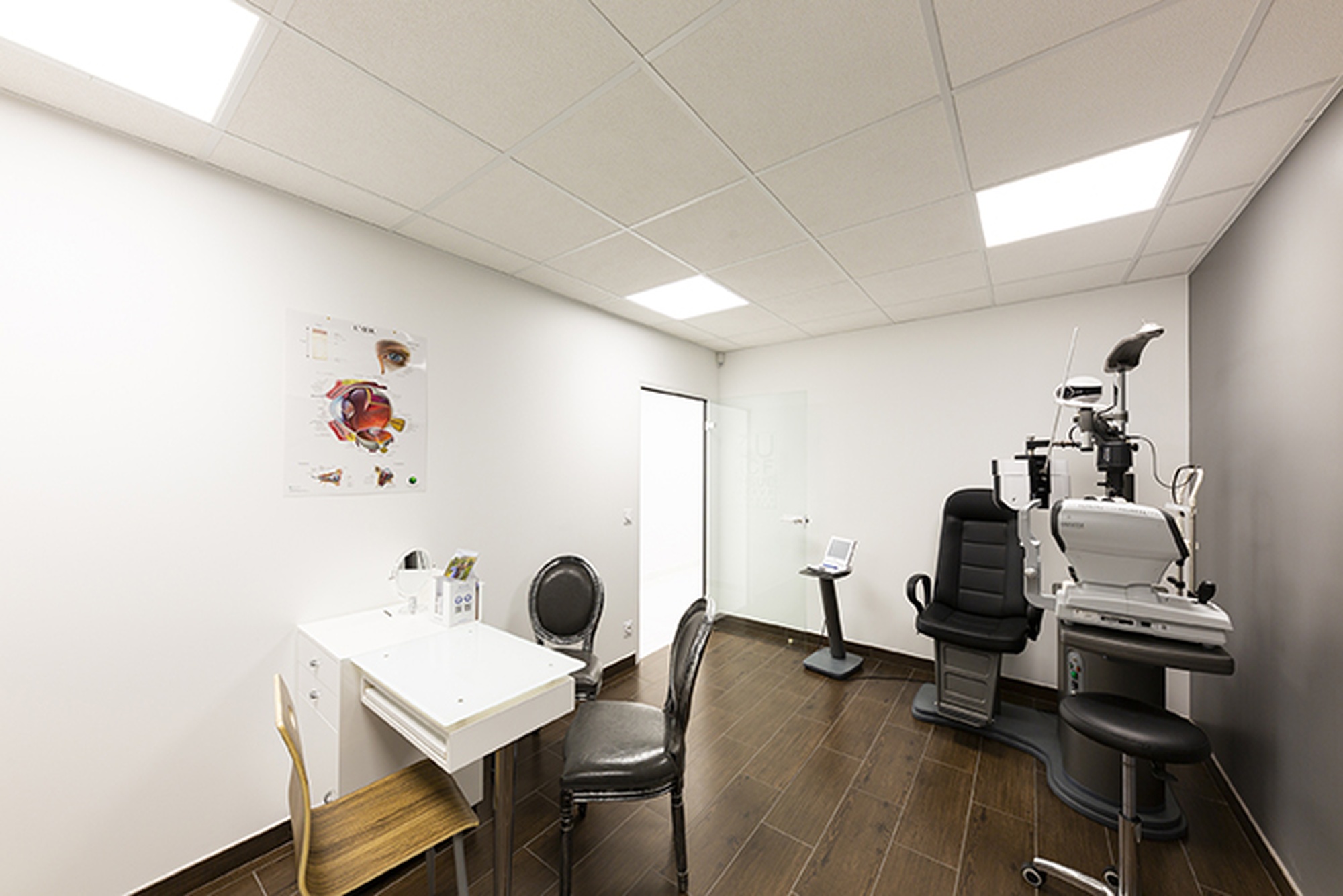 Optical Center eyewear store Opticien ALES Optical Center - certified ...