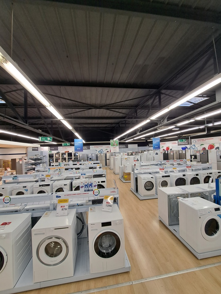 Magasin DARTY Oyonnax - Darty - Electroménager, high-tech, atelier de ...
